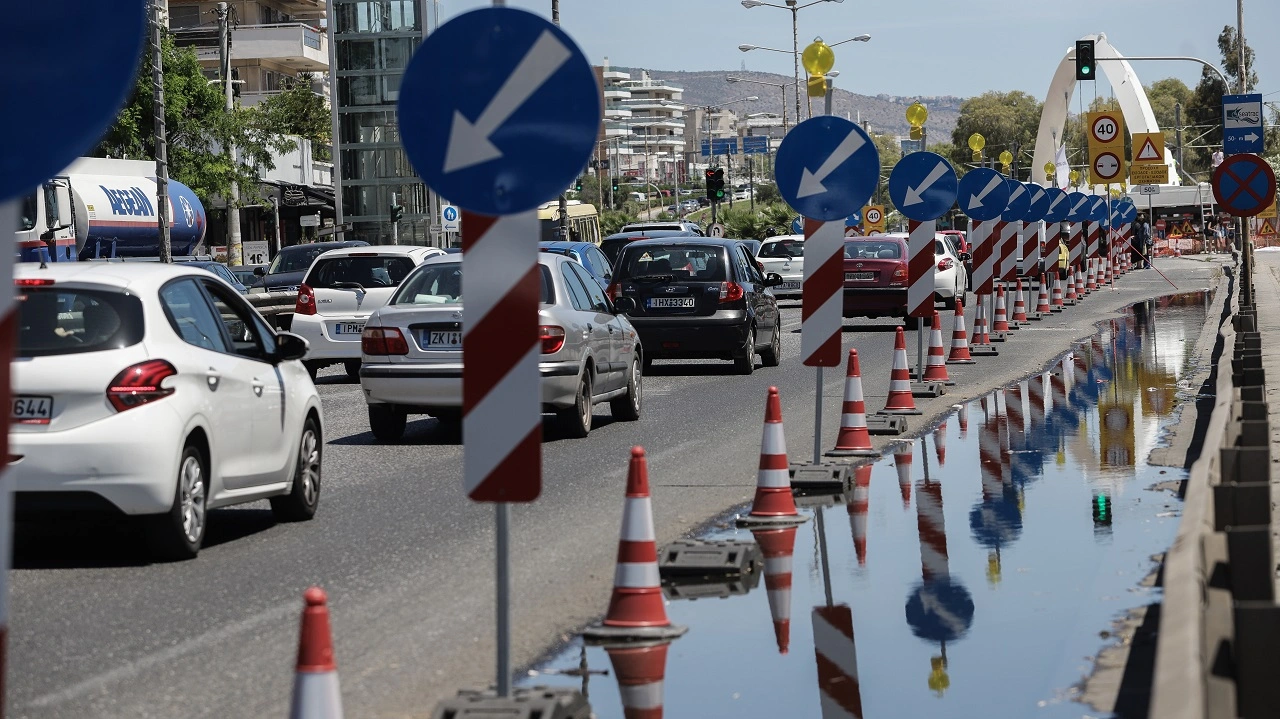 Θα στρωθούν ποτέ οι δρόμοι της Αθήνας; Μηχανολόγος απαντά στο Reader