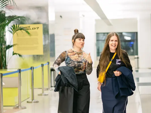 Η πρωτοπόρος καλλιτέχνιδα Linder Sterling στην Ελλάδα - Μία ξεχωριστή ...