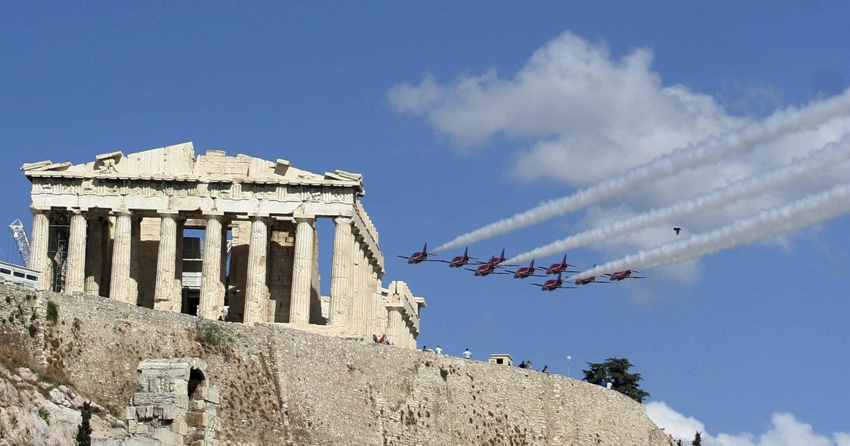 Γιατί θα πετάξουν μαχητικά αεροσκάφη σήμερα πάνω από την Ακρόπολη