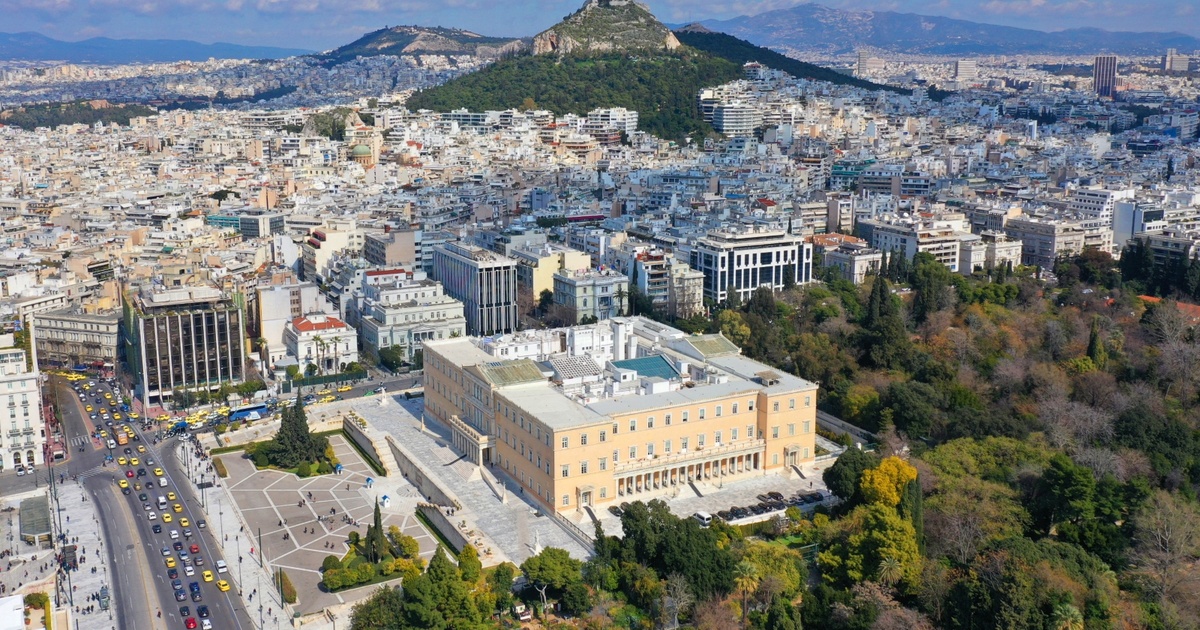 «Πόλεις του Αύριο»: Υπαίθρια έκθεση 42 δημιουργών στην «καρδιά» της Αθήνας