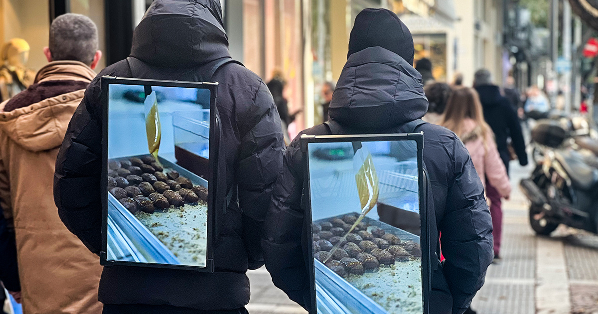 Θεσσαλονίκη: Viral η διαφήμιση με τα... περιπλανώμενα μελομακάρονα
