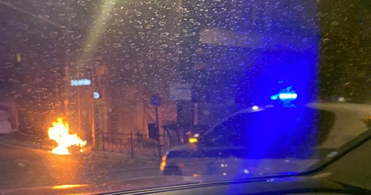 Συγγρού: Φωτιά σε στάση λεωφορείου - Εκλεισε ο δρόμος