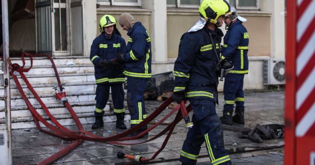 Μεγάλη πυρκαγιά σε κτίριο στο κέντρο της Αθήνας - Κλειστή η Πατησίων