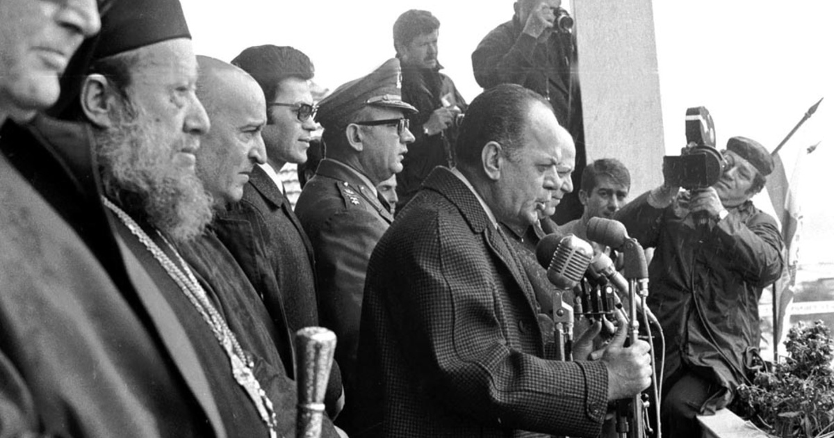 21 Απριλίου 1967: «Τις επαναστάσεις τις κάνει ο λαός» - Η ταινία που ...