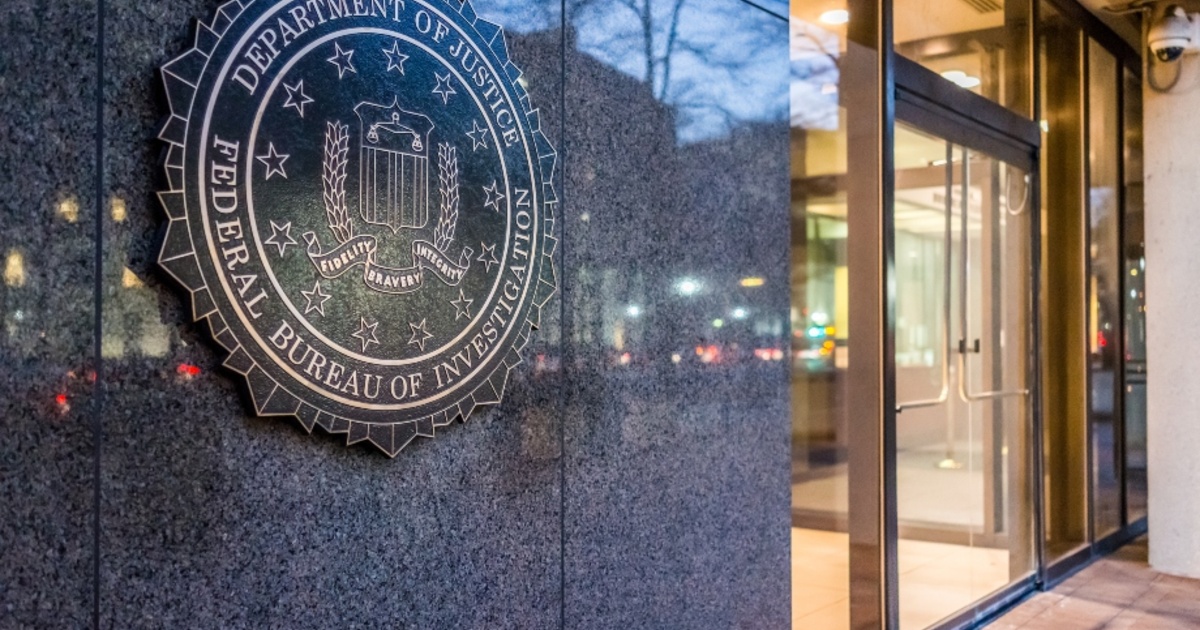 Παραιτείται ο διευθυντής του FBI Κρις Ρέι τρία χρόνια πριν τη λήξη της ...