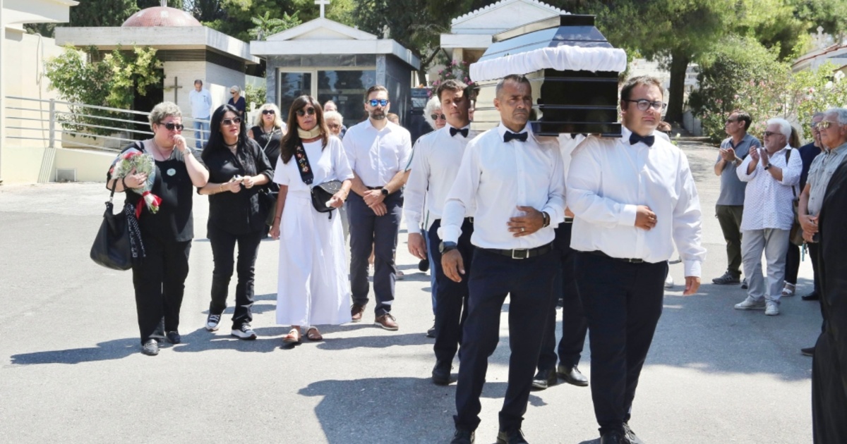 Γιώτα Γιάννα: Τελευταίο αντίο στην τραγουδίστρια με τη φυσαρμόνικα ...