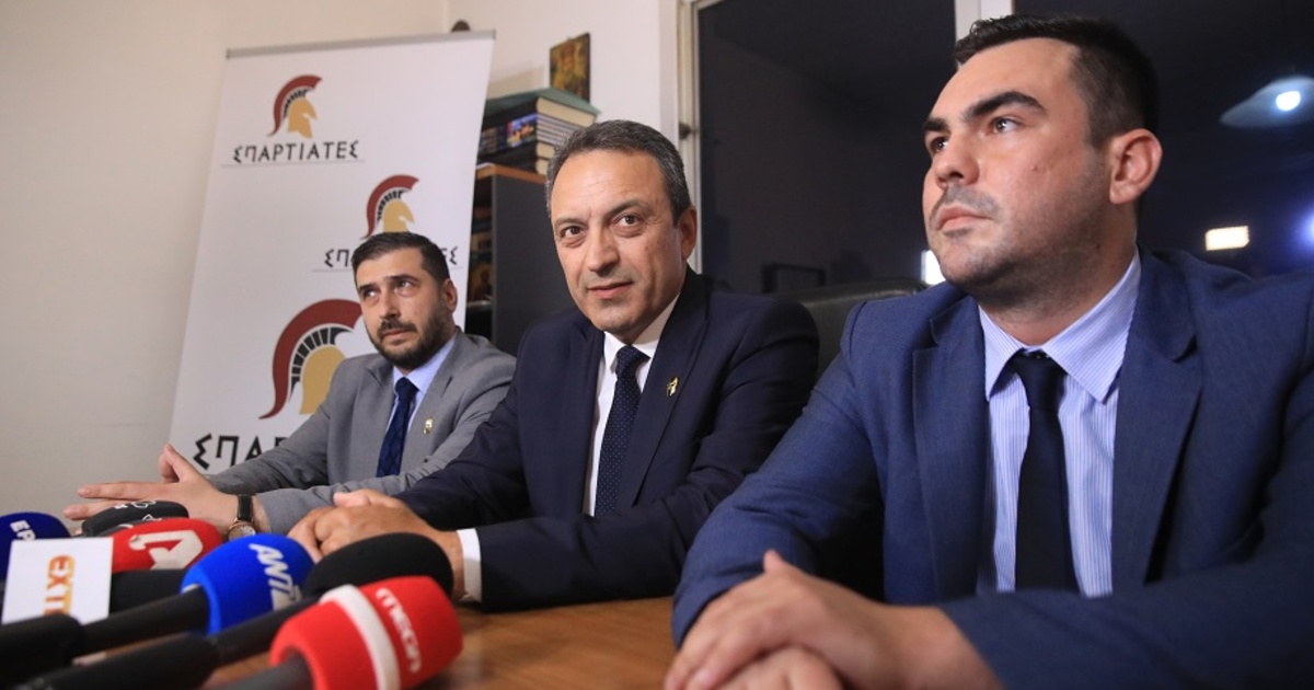 «Σφάζονται» οι Σπαρτιάτες: Αναβλήθηκε η συνεδρίαση της κοινοβουλευτικής ...