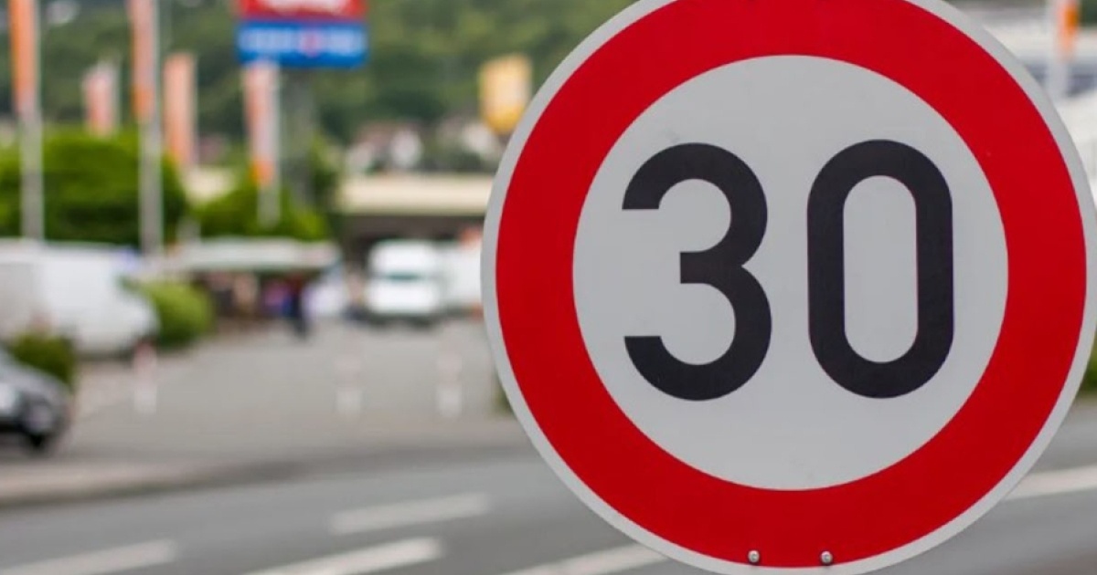 Όριο ταχύτητας 30 χλμ/ώρα στις πόλεις εξετάζει η κυβέρνηση