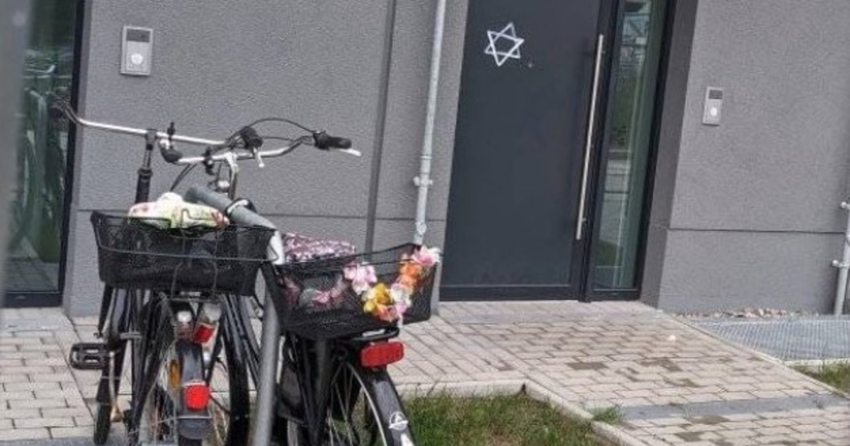 Εικόνες που θυμίζουν άλλες εποχές στο Βερολίνο: Σημαδεύουν σπίτια ...