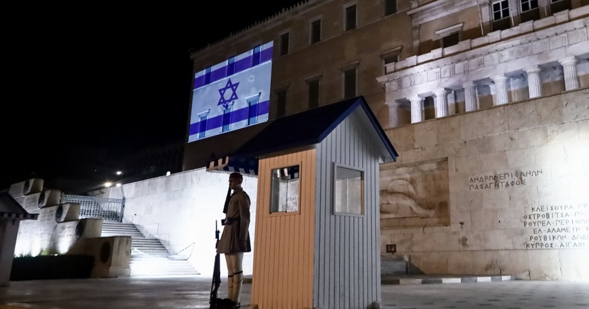 Η Βουλή φωταγωγήθηκε με τη σημαία του Ισραήλ