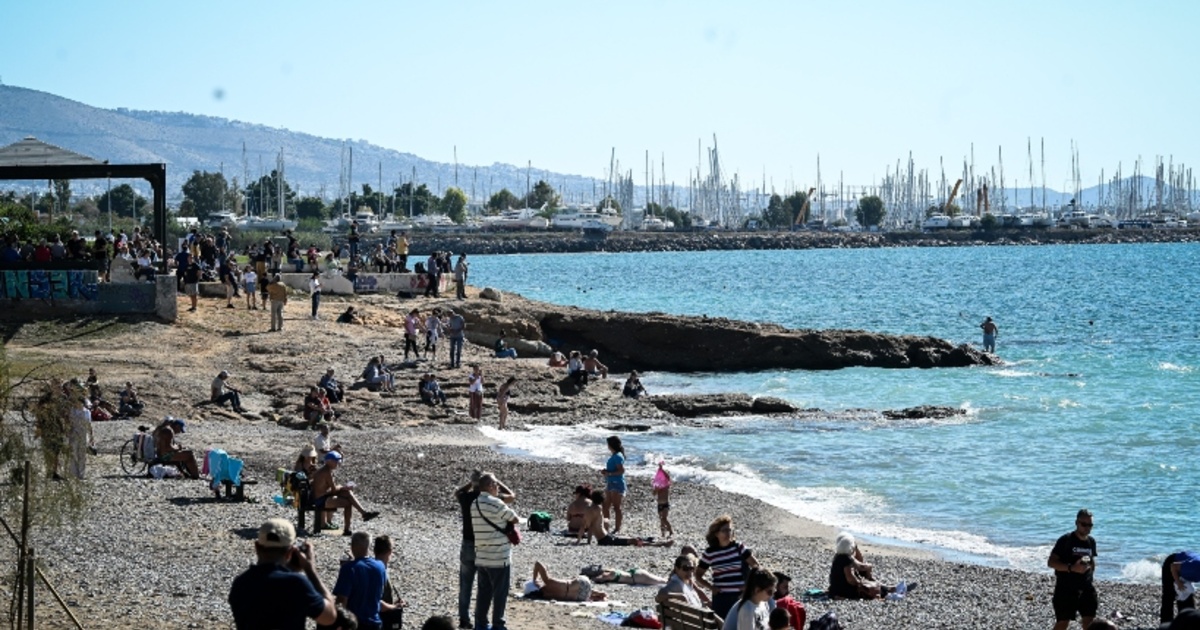 Γέμισε κόσμο η παραλία του Φλοίσβου μέσα στο Νοέμβριο - Στα ύψη η ...