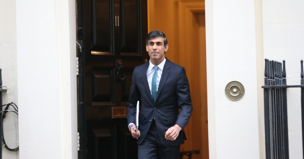 Αποθεώνοντας τον Ρίσι Σούνακ στις αγγλικές παμπ