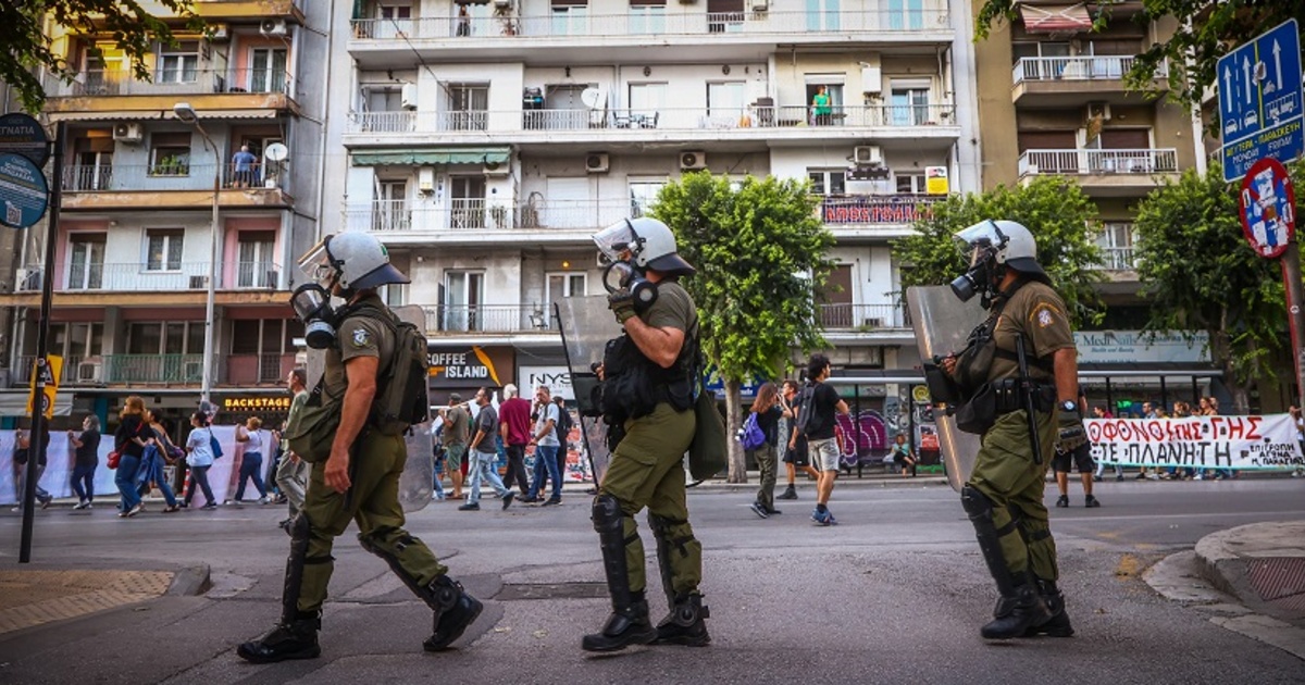 Επίθεση με μολότοφ σε διμοιρίες των ΜΑΤ στη Θεσσαλονίκη