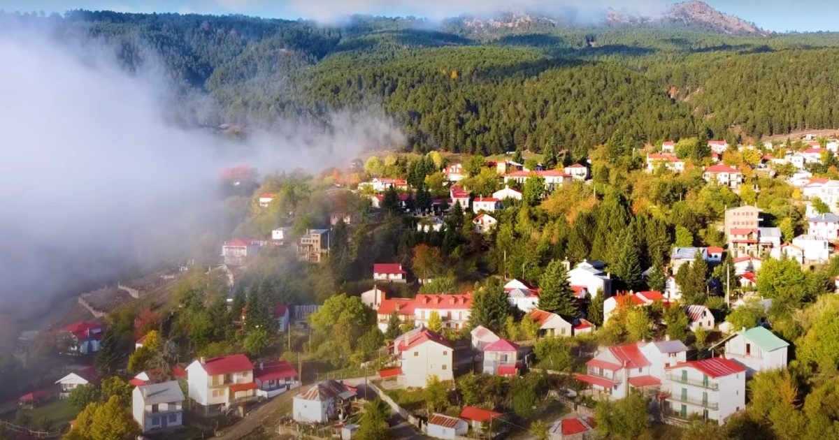 Αυτό είναι το ψηλότερο χωριό της Ελλάδας που «αγγίζει» τα σύννεφα