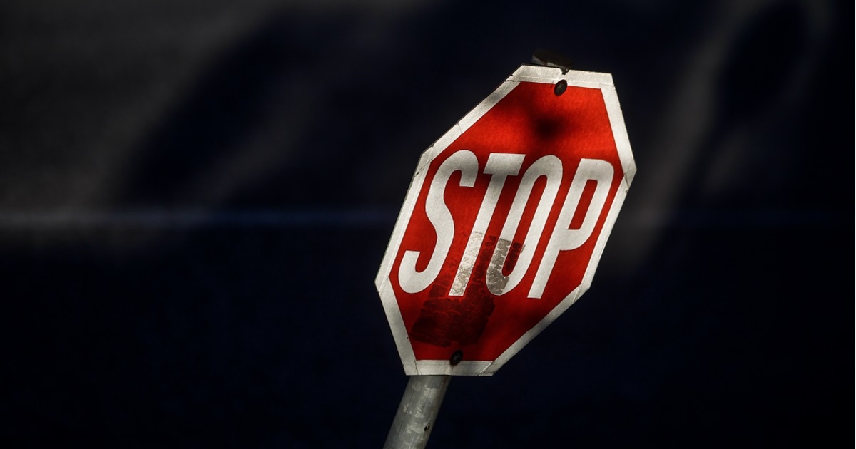 Τι χρώμα έχουν τα γράμματα του STOP και γιατί η πινακίδα είναι οκτάγωνη