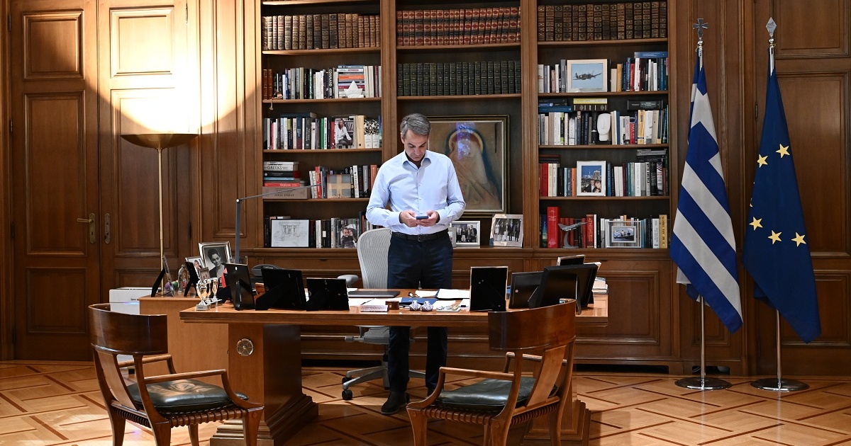 «Μύρισε» ανασχηματισμός: Ζήτημα ωρών οι ανακοινώσεις – Τα υπουργεία και ...