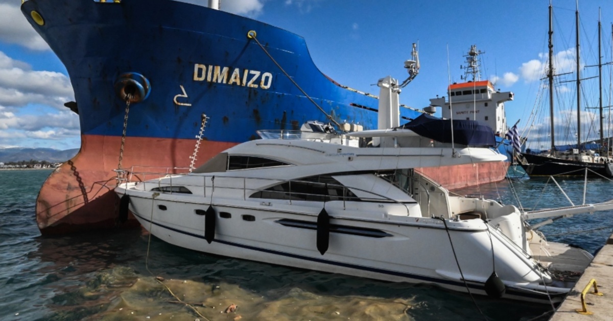 Ναύπλιο: Φορτηγό πλοίο προσέκρουσε σε σκάφη στην προβλήτα του λιμανιού