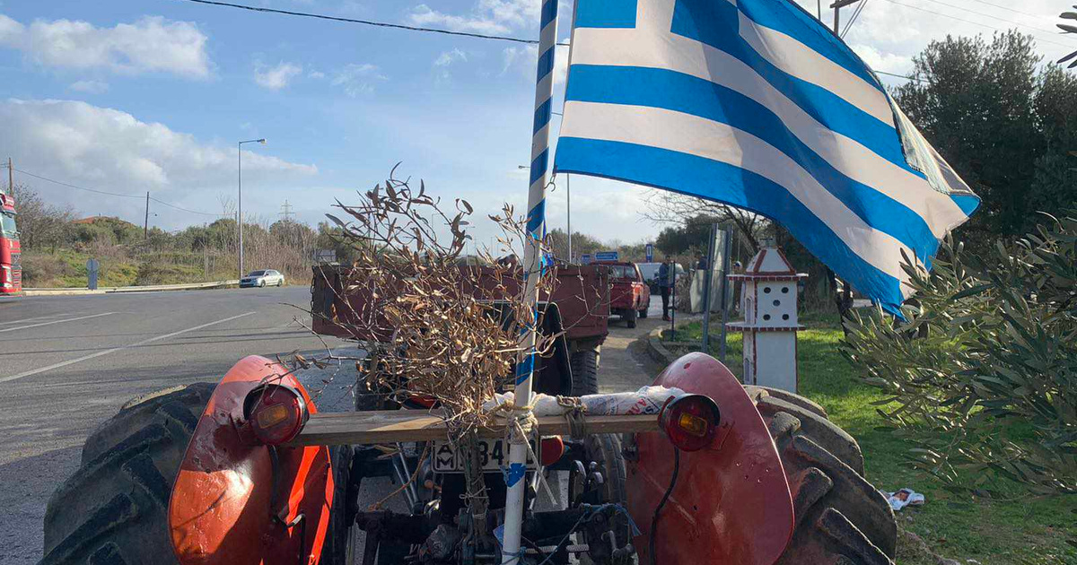 Αγρότες στην Αλεξανδρούπολη βγήκαν στον δρόμο με ελαιόδεντρα που κάηκαν ...