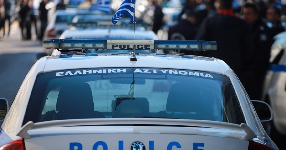 Κολωνός: Συνελήφθη 56χρονος που τράκαρε μεθυσμένος με όπλα, ναρκωτικά ...