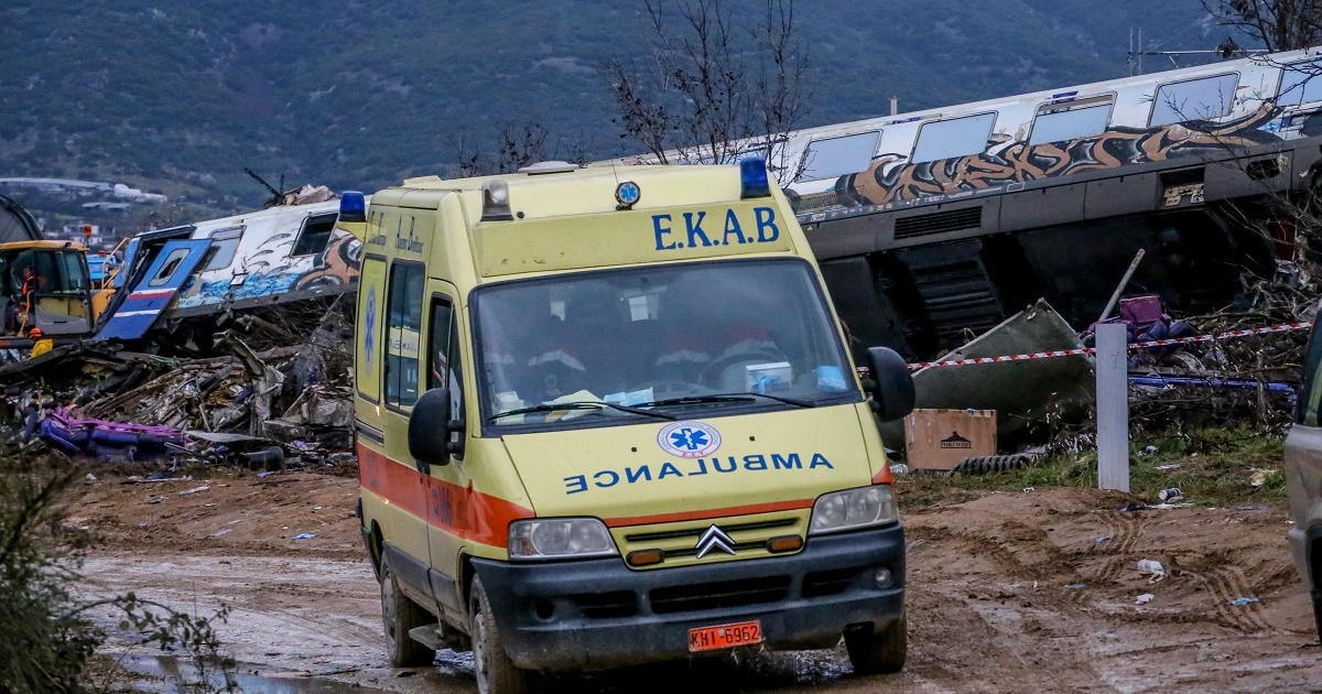 Διασώστης ΕΚΑΒ στο Reader για τα Τέμπη: «Οι γονείς έτρεχαν πίσω από τα ...