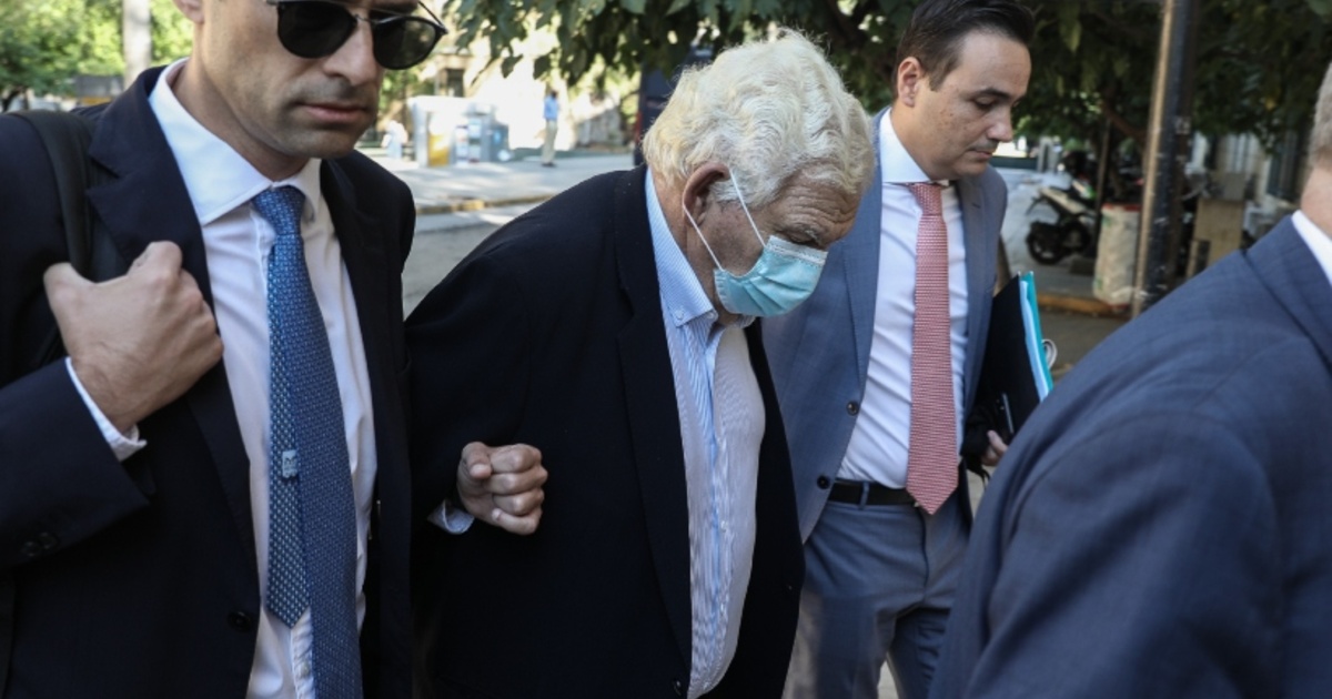 Η απολογία Κουτσολιούτσου στη δίκη για τη Folli Follie: «Το τεκμήριο ...