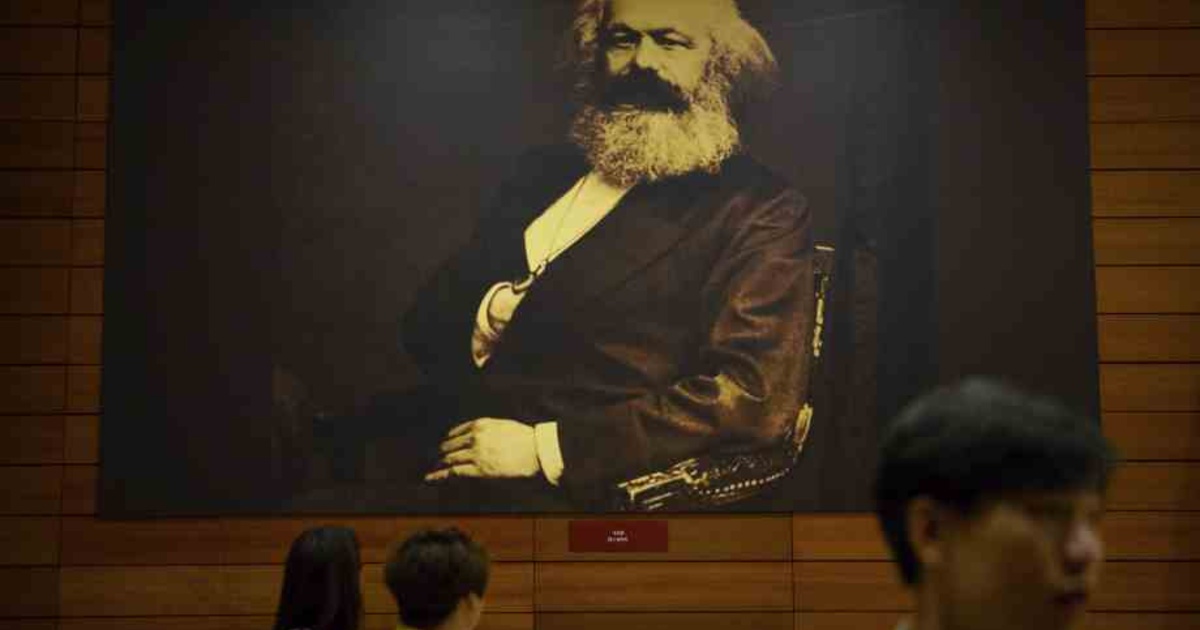 Ο Καρλ Μαρξ, άλλαξε την πορεία του κόσμου, έζησε κυνηγημένος και πέθανε ...