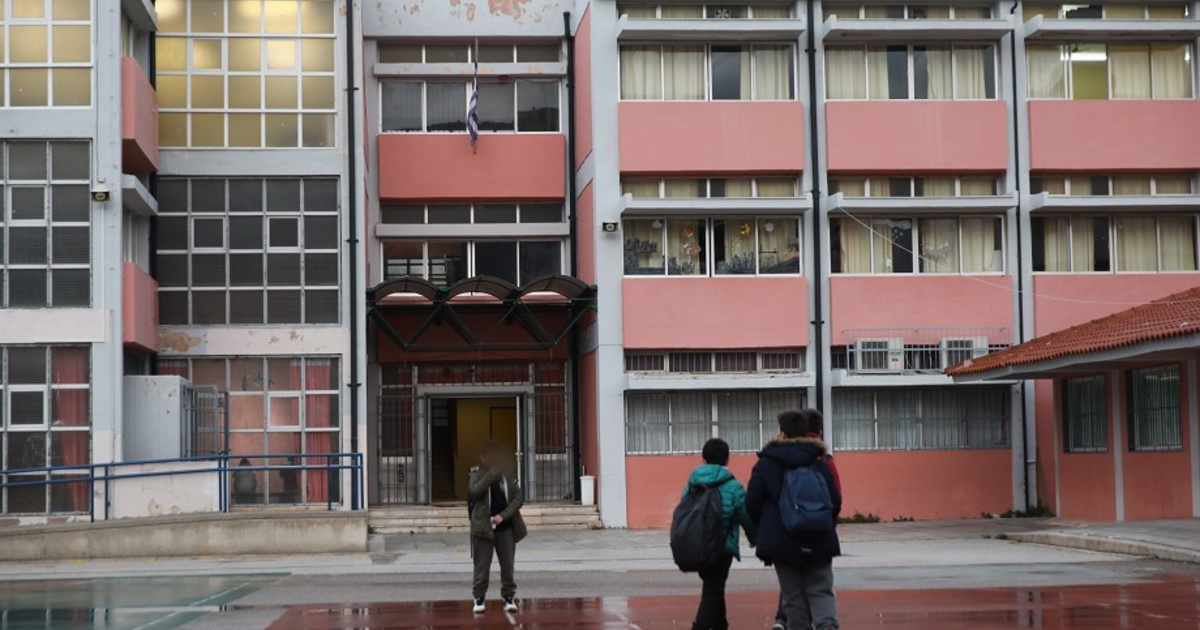 Πάτρα: Ζημιές στο 3ο Δημοτικό σχολείο - Βρήκαν σπασμένες πόρτες και ...