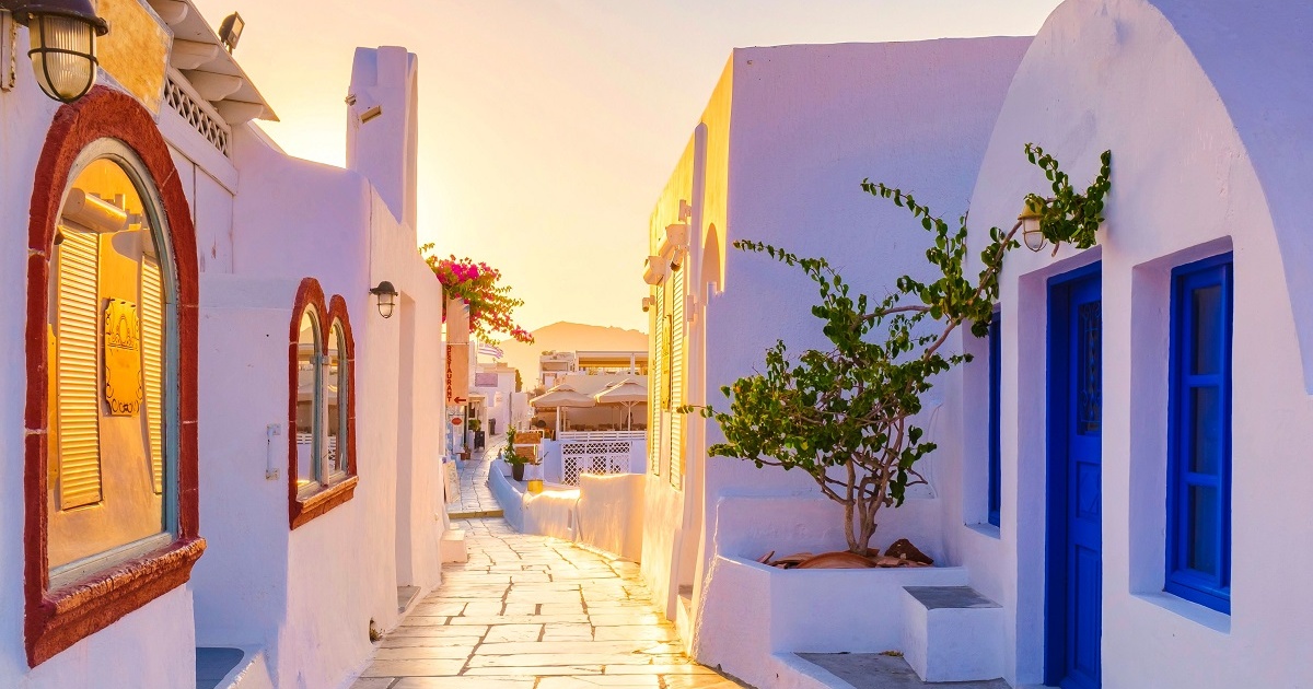 Η TikToker που πήγε διακοπές στη Σαντορίνη της Κίνας αποκαλύπτει ...