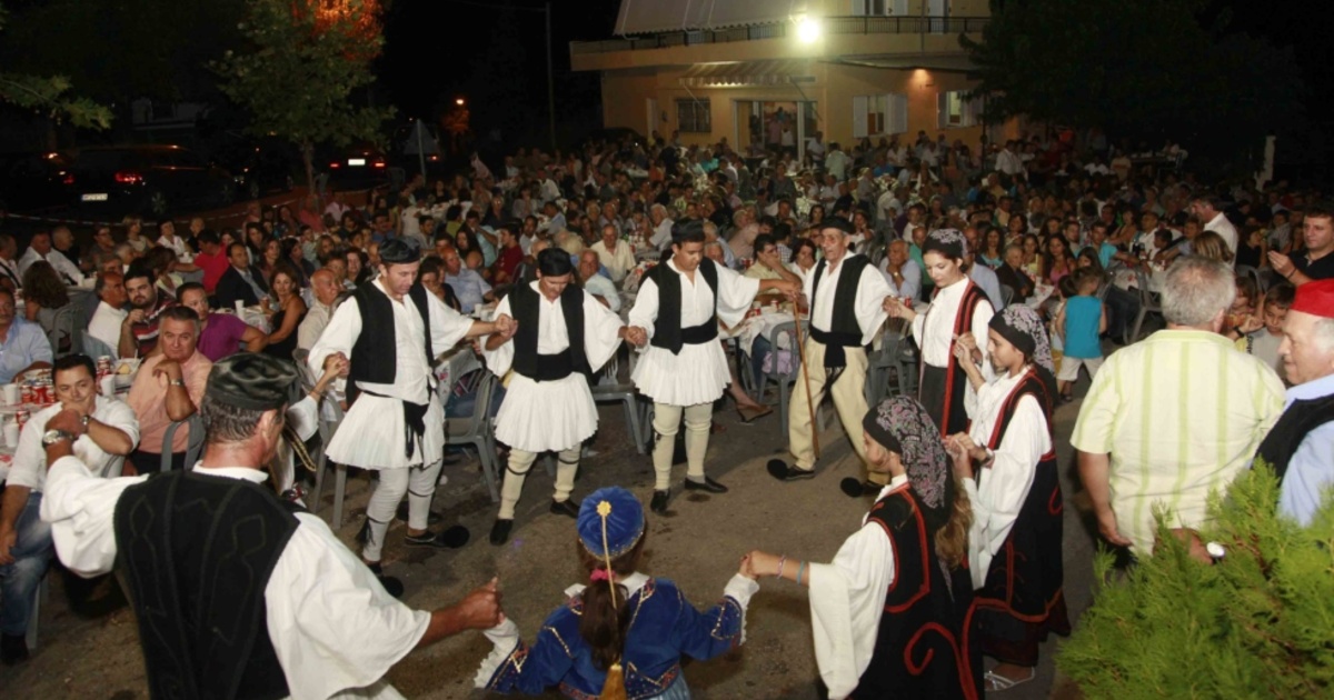 Ποια είναι τα τραγούδια της Πασχαλιάς που χορεύονται στο γλέντι της ...