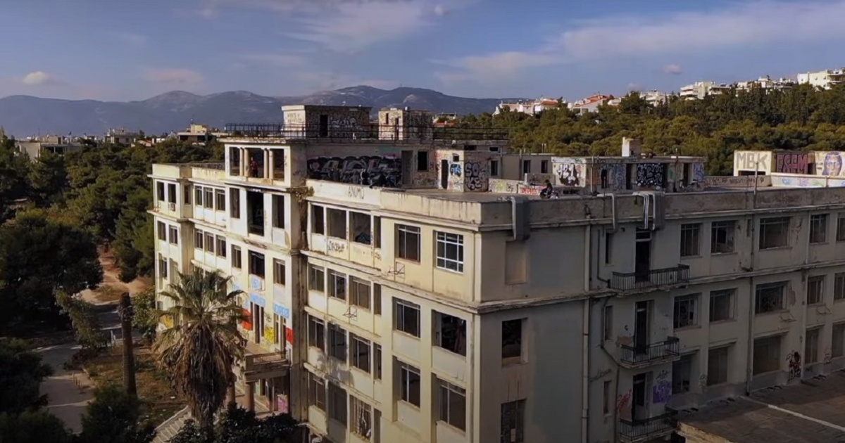 Το νοσοκομείο «φάντασμα» του ΙΚΑ που σαπίζει αναξιοποίητο - Γιατί έβαλε ...