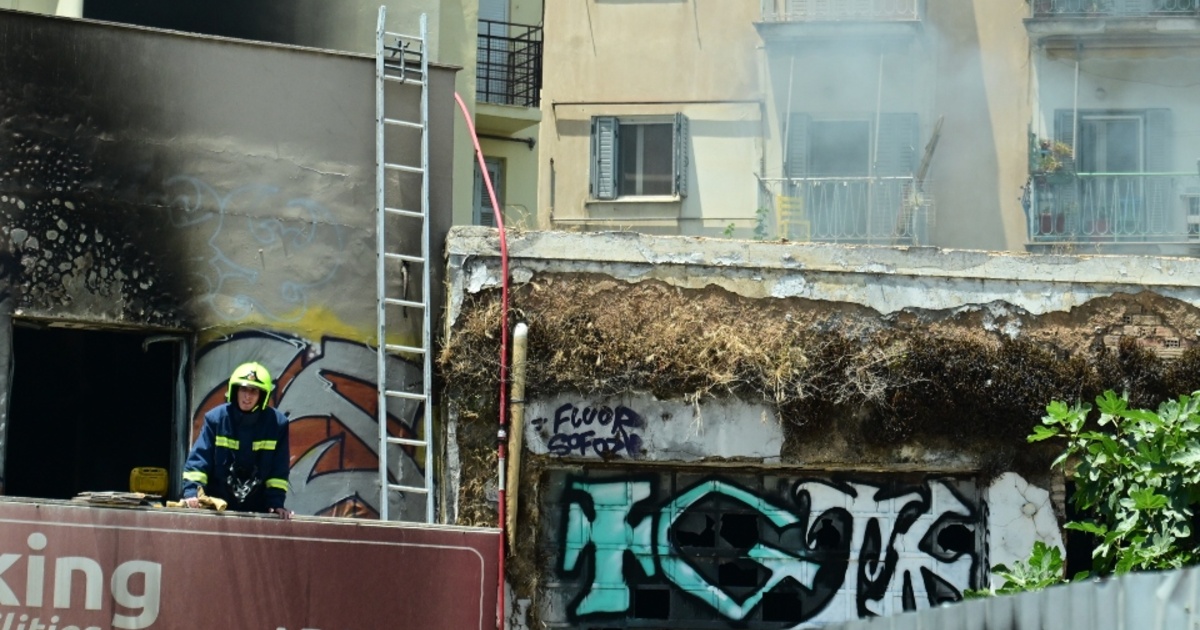 Φωτιά τώρα στο κέντρο της Αθήνας: Καίγεται κτίριο στην Ευελπίδων ...