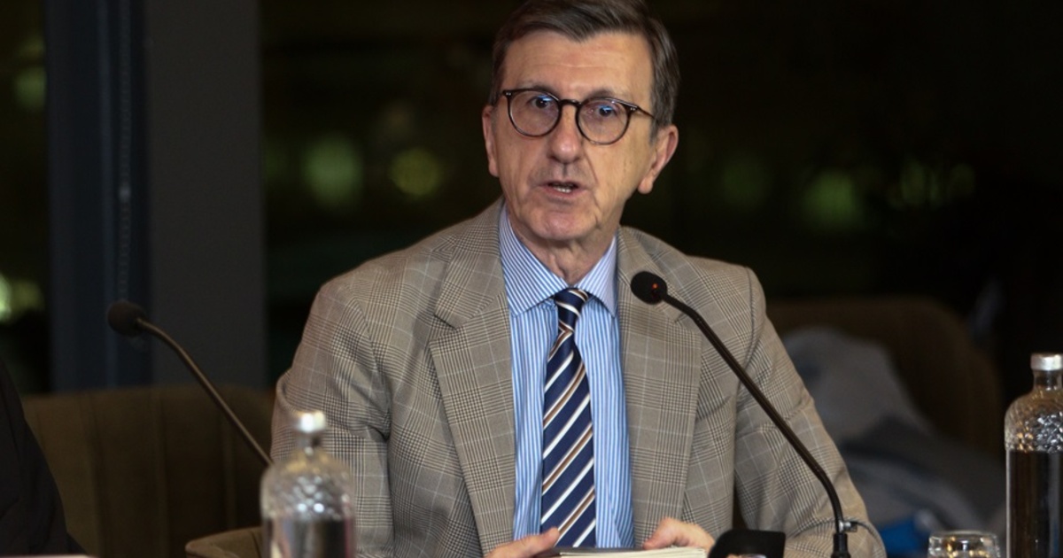 Άρης Πορτοσάλτε: «Τα μπάνια του λαού δεν μπορούν να γίνονται μόνο τον ...
