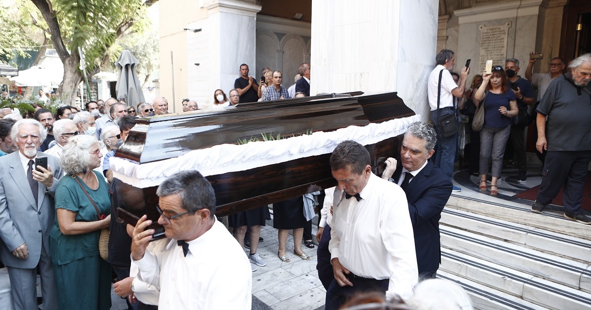 Θρήνος στο τελευταίο «αντίο» στον Χρήστο Γιανναρά
