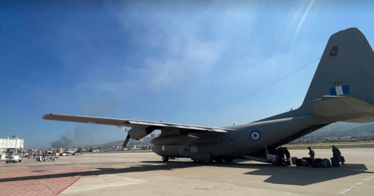 Στην Ελλάδα το C 130 με τους επαναπατρισθέντες από την Βηρυτό: Εικόνες ...