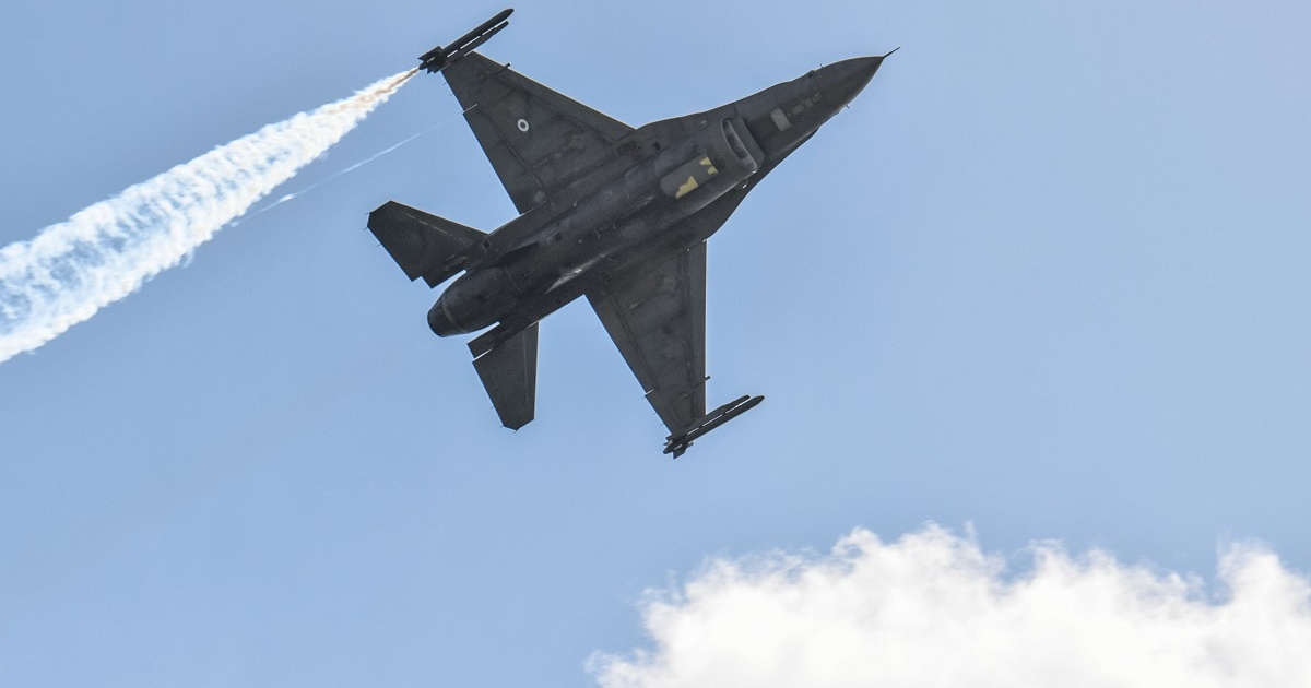 Πότε θα γίνει η δοκιμαστική πτήση του F-16 για την παρέλαση στη ...