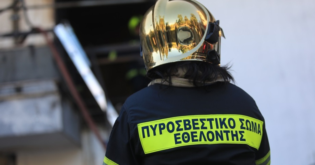 Φωτιά στο Πεδίον του Άρεως: Ξεκίνησε από ναυτική φωτοβολίδα - Νέο ...