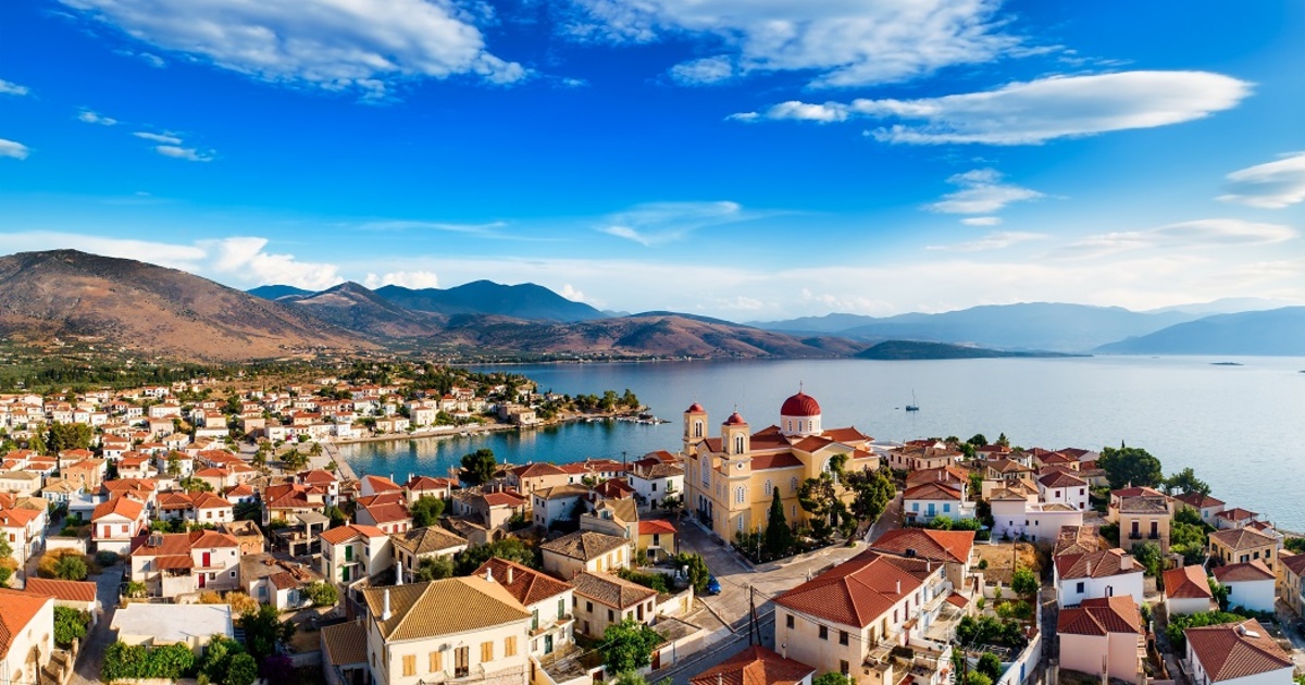 Το ρομαντικό μέρος της Ελλάδας με τα επιβλητικά αρχοντικά για τέλεια ...