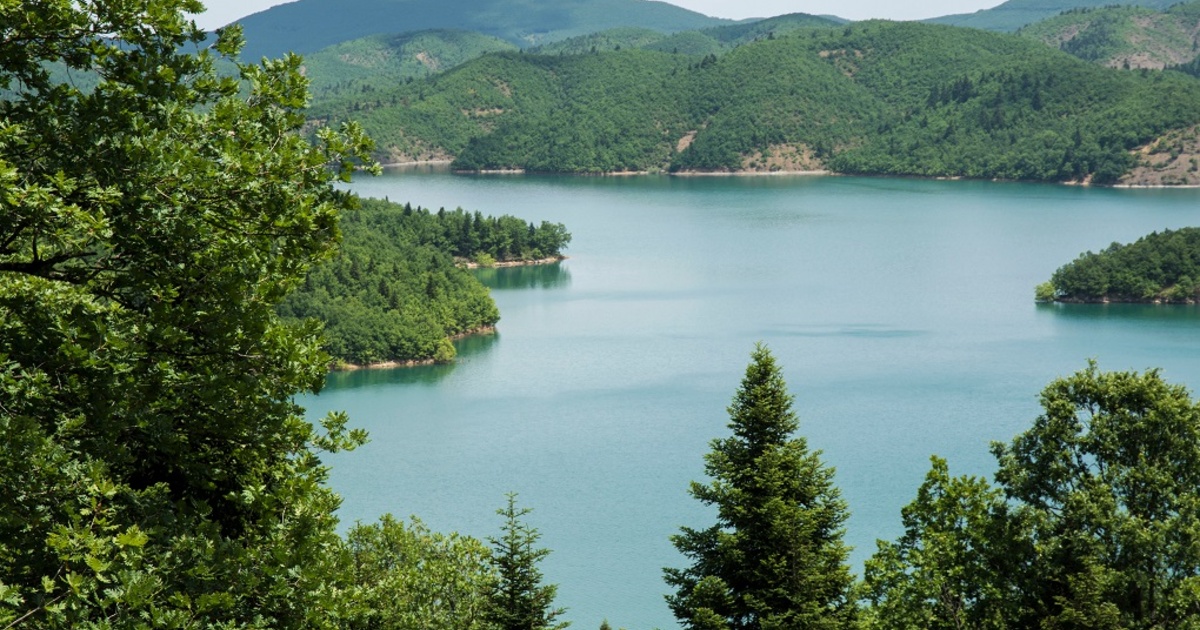 Oι στάσεις που αξίζει να κάνετε σε road trip στη λίμνη Πλαστήρα