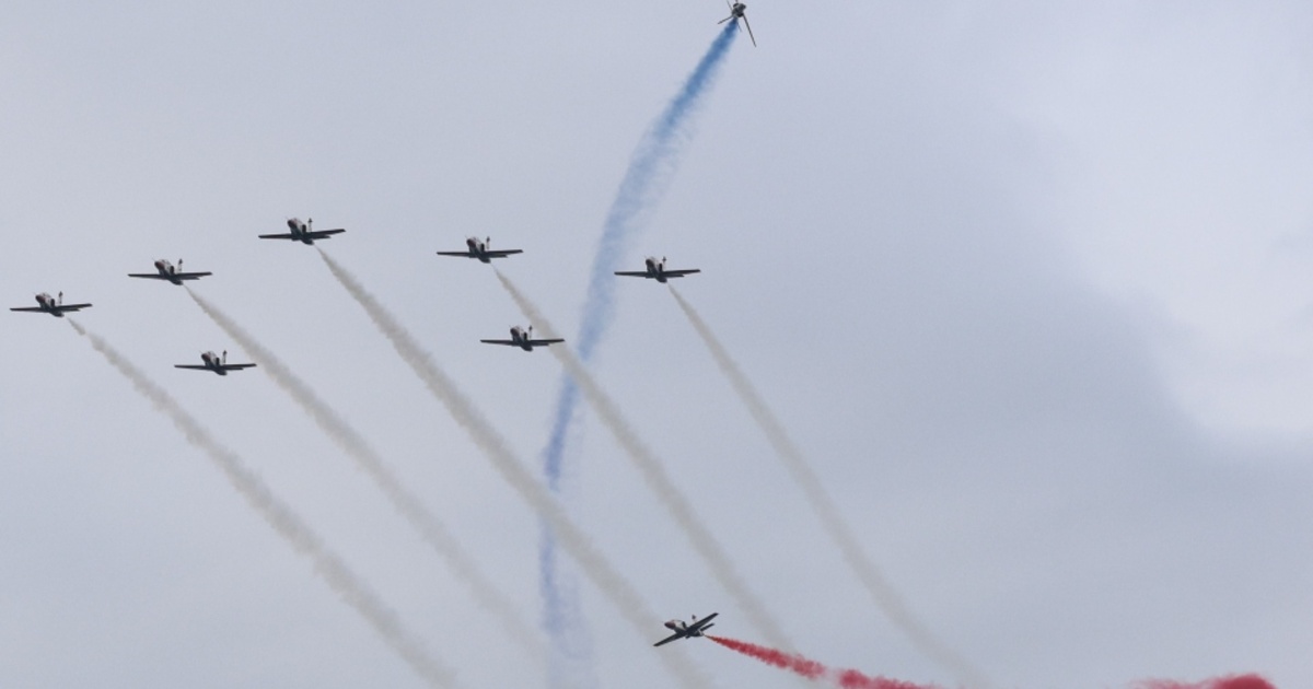 Εντυπωσιακό air show της Πολεμικής Αεροπορίας: Εικονικές αερομαχίες ...