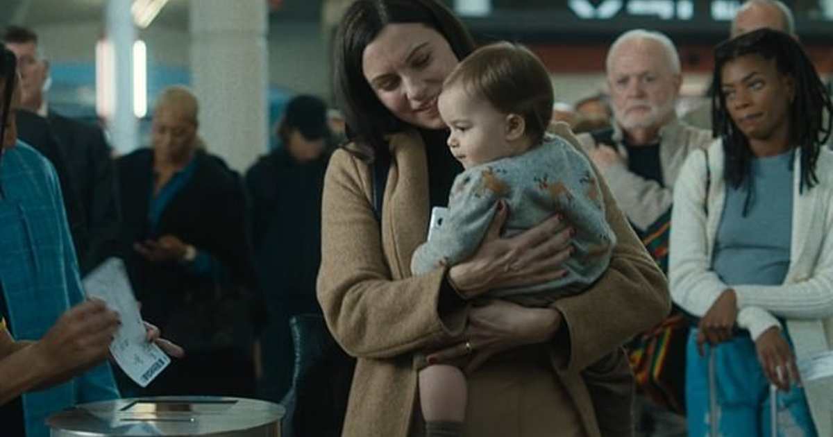 Το «χοντρό» λάθος με το μωρό στην ταινία του Netflix που βλέπουν όλοι ...