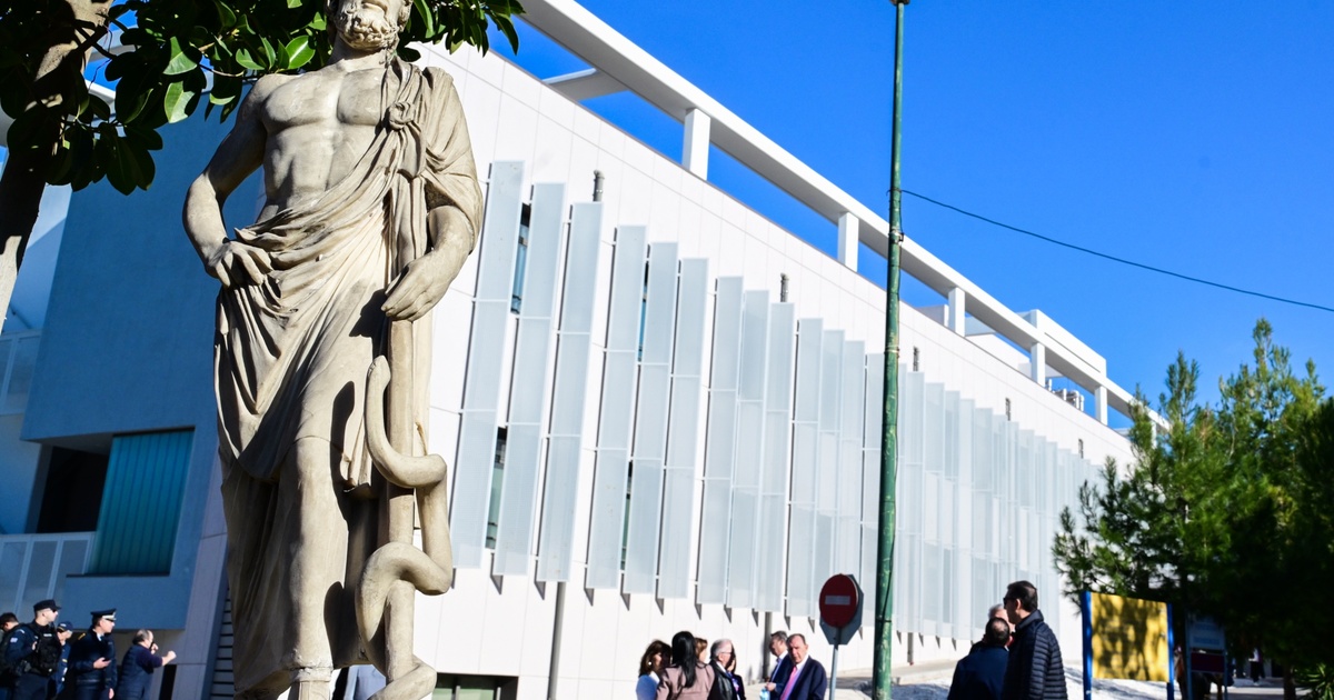 Δικηγόρος απείλησε με μαχαίρι την αδελφή του στο Ασκληπιείο Βούλας