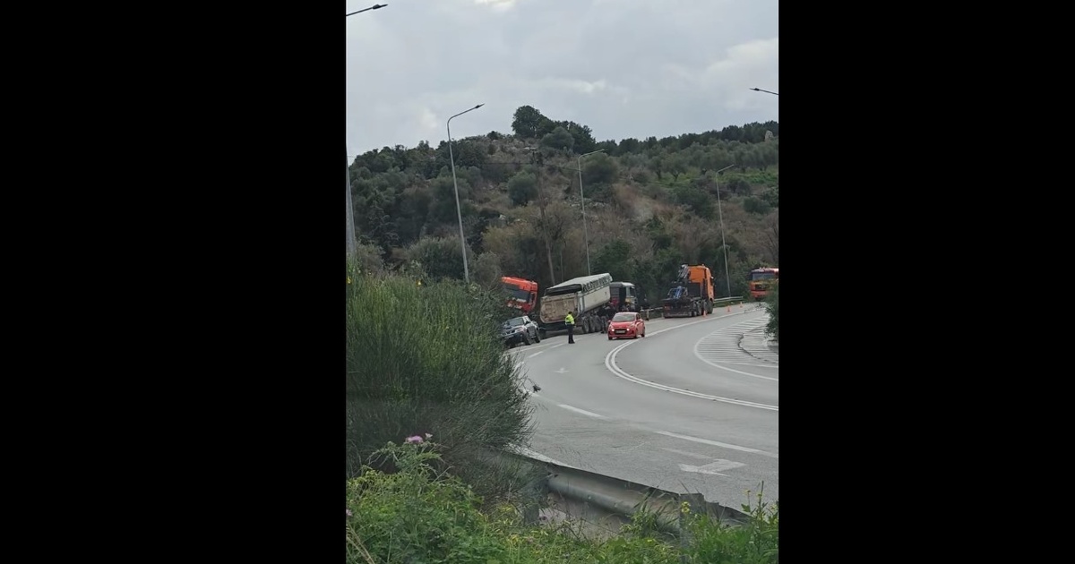 Παραλίγο τραγωδία στα Χανιά: Νταλίκα μπήκε στο αντίθετο ρεύμα στον ΒΟΑΚ