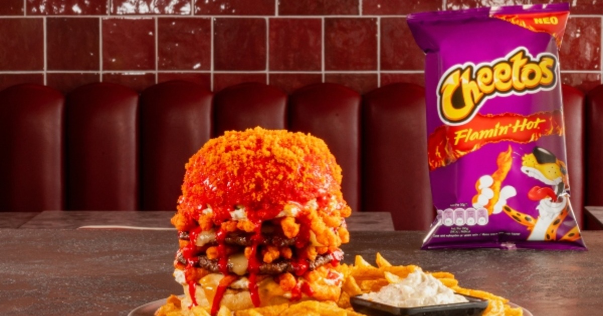 Μπαρ Μπεε Κιου x Cheetos Flamin’ Hot: Tο νέο Μπεεργκερ του Μήνα είναι ...