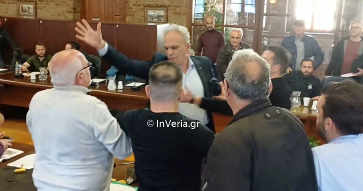 Καυγάς στο Δημοτικό Συμβούλιο Βέροιας: «Θα σού αστράψω μία» είπε ...