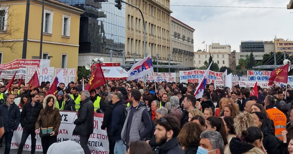 Οι εργαζόμενοι στους δρόμους για την απεργία: Σε εξέλιξη οι ...