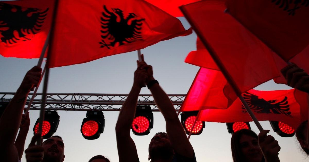 Το «κινούμενο νεκροταφείο» Αλβανία, οι εκλογές και το φτωχό (;) μέλλον ...