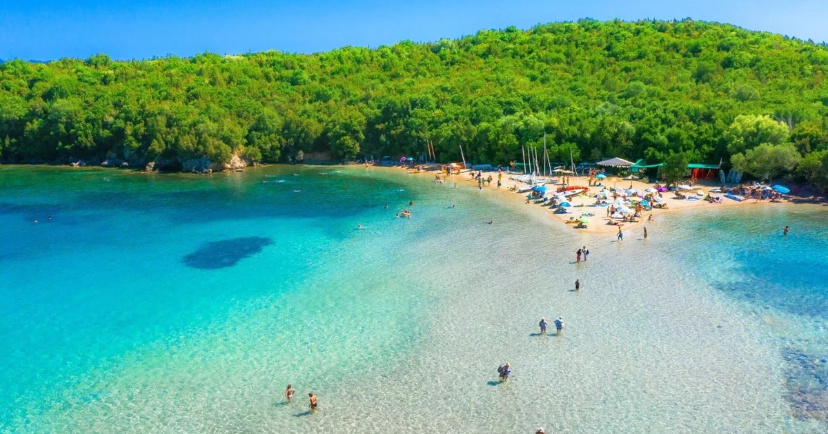 Οι 5 προορισμοί στην ηπειρωτική Ελλάδα για διακοπές σαν σε νησί