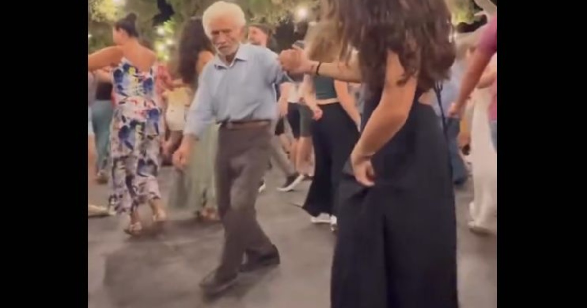 Σχοινούσα: Ο 92χρονος Γιώργος Κωβαίος χόρεψε ξανά με την εγγονή του σε ...