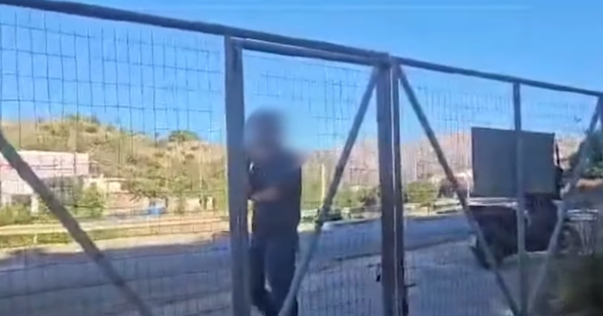 Έγινε και αυτό: Κλείδωσαν βουλευτή του ΠΑΣΟΚ σε εργοτάξιο στη Χίο ...