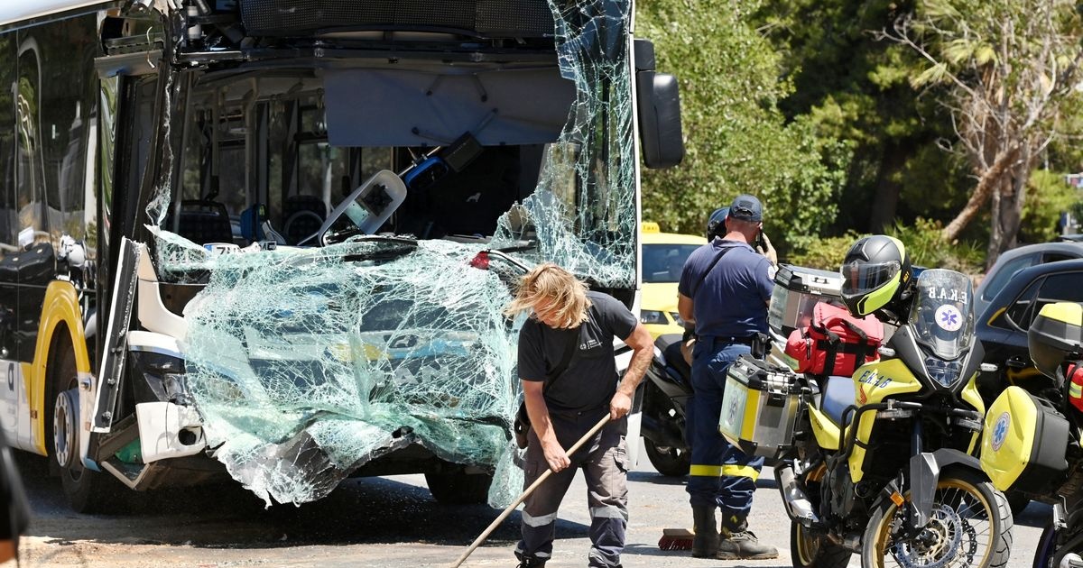 ΕΔΕ για τη σύγκρουση των λεωφορείων στη Βούλα - Εξετάζονται οι ευθύνες ...